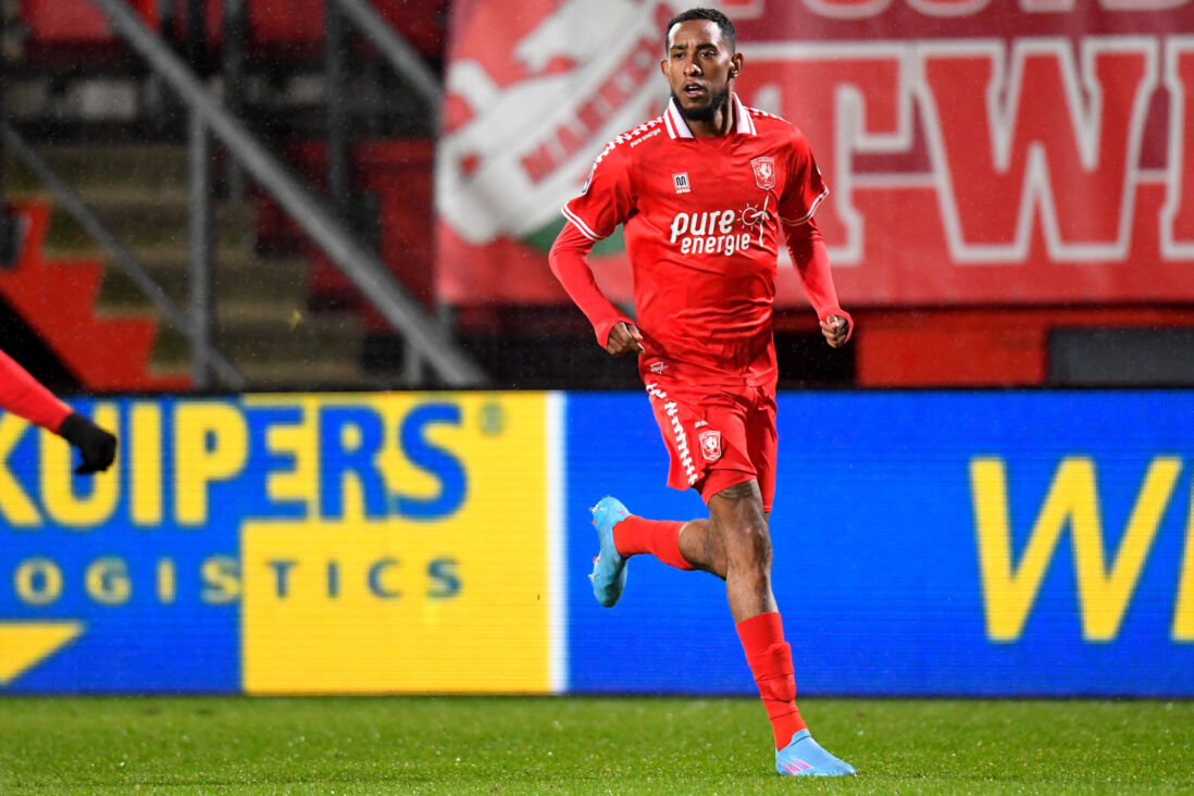 Brenet: "Ik moest me vooral op de linksbackpositie… | Twentefans.nl