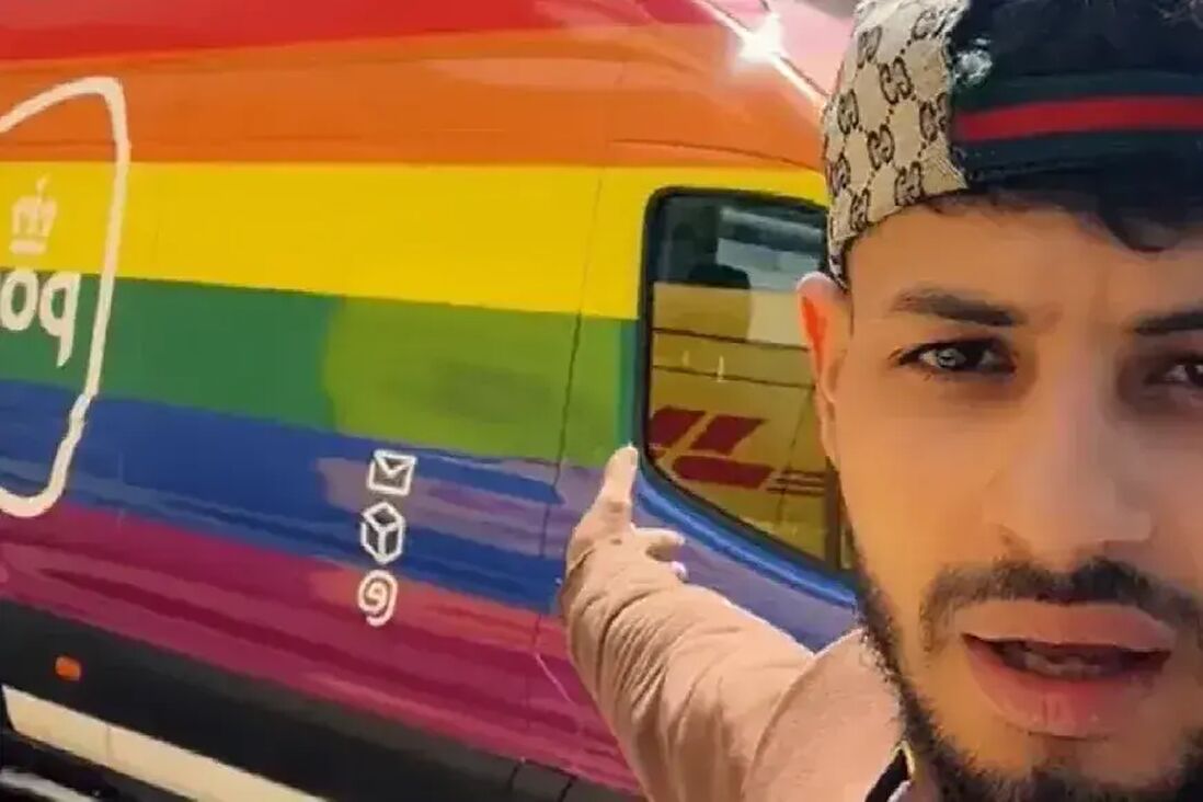 Pakketbezorger van PostNL boos om kleuren busje: "Wat… | KantinePraat