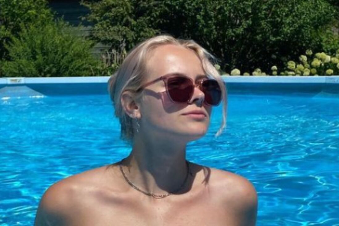 Aangedrukte Samilla zonder beha in zwembad: "Free the… | KantinePraat