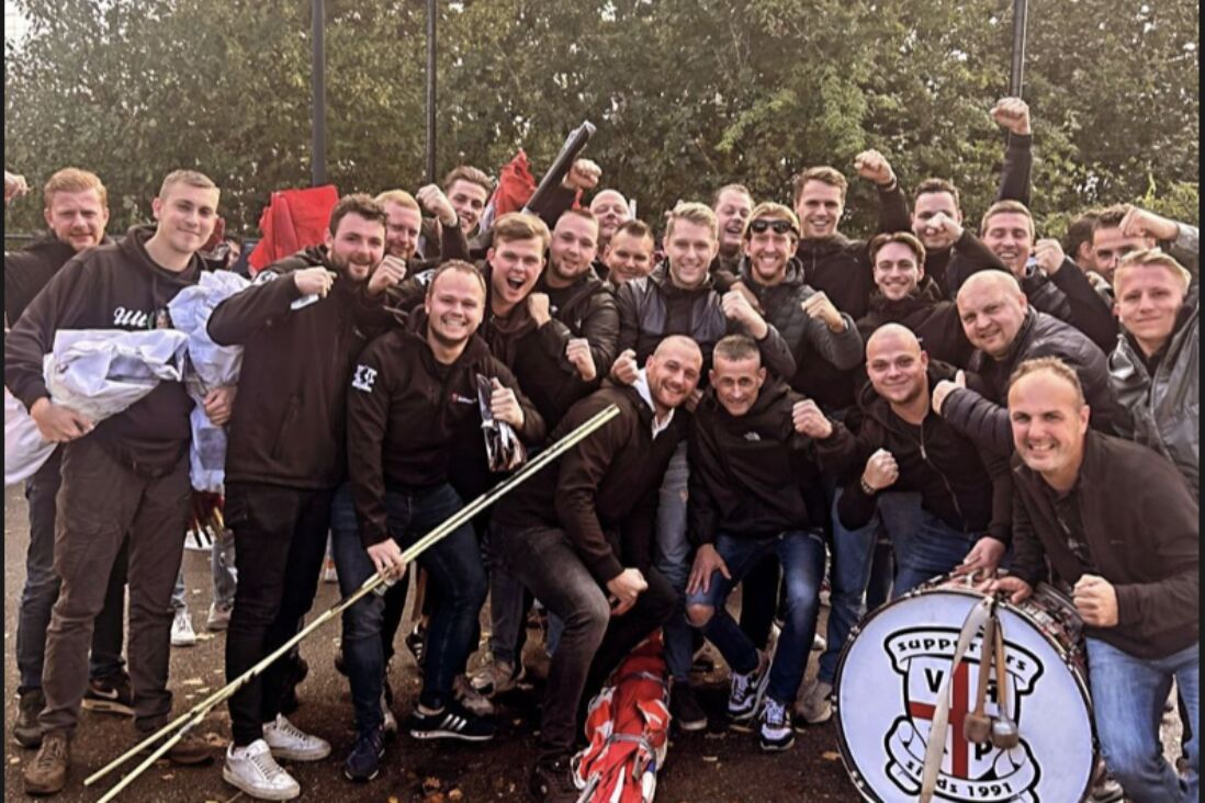 Prachtig | Michel Vlap met Vak P aanwezig in het… | Twentefans.nl