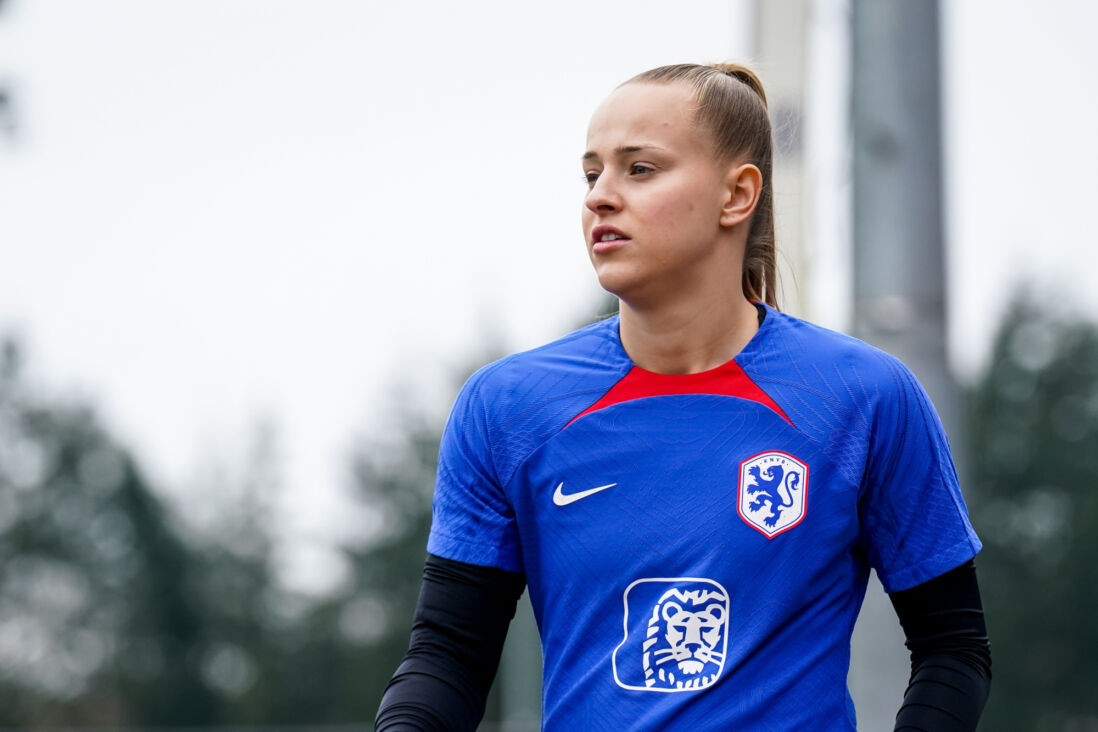 Van Domselaar legt uit: "Daarom Aston Villa in… | Vrouwenvoetbalnieuws