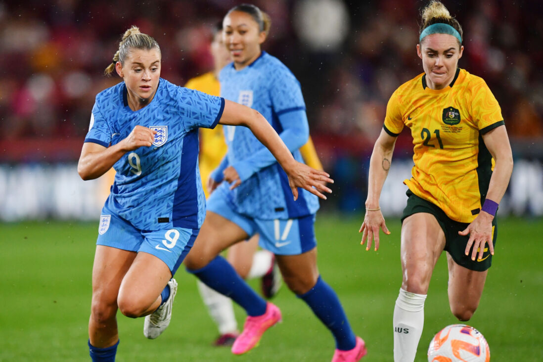 Acht jaar jongere vriendin Daniëlle van de… | Vrouwenvoetbalnieuws