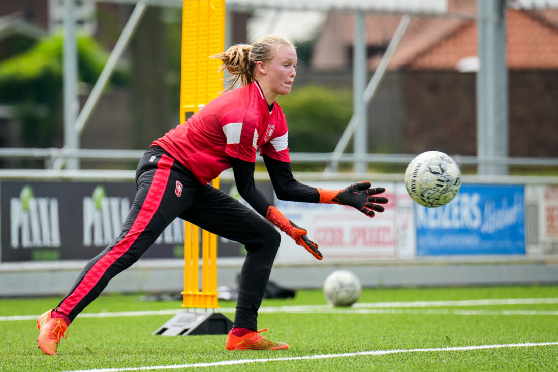 FOTO'S | FC Twente begonnen aan voorbereiding;… | Vrouwenvoetbalnieuws