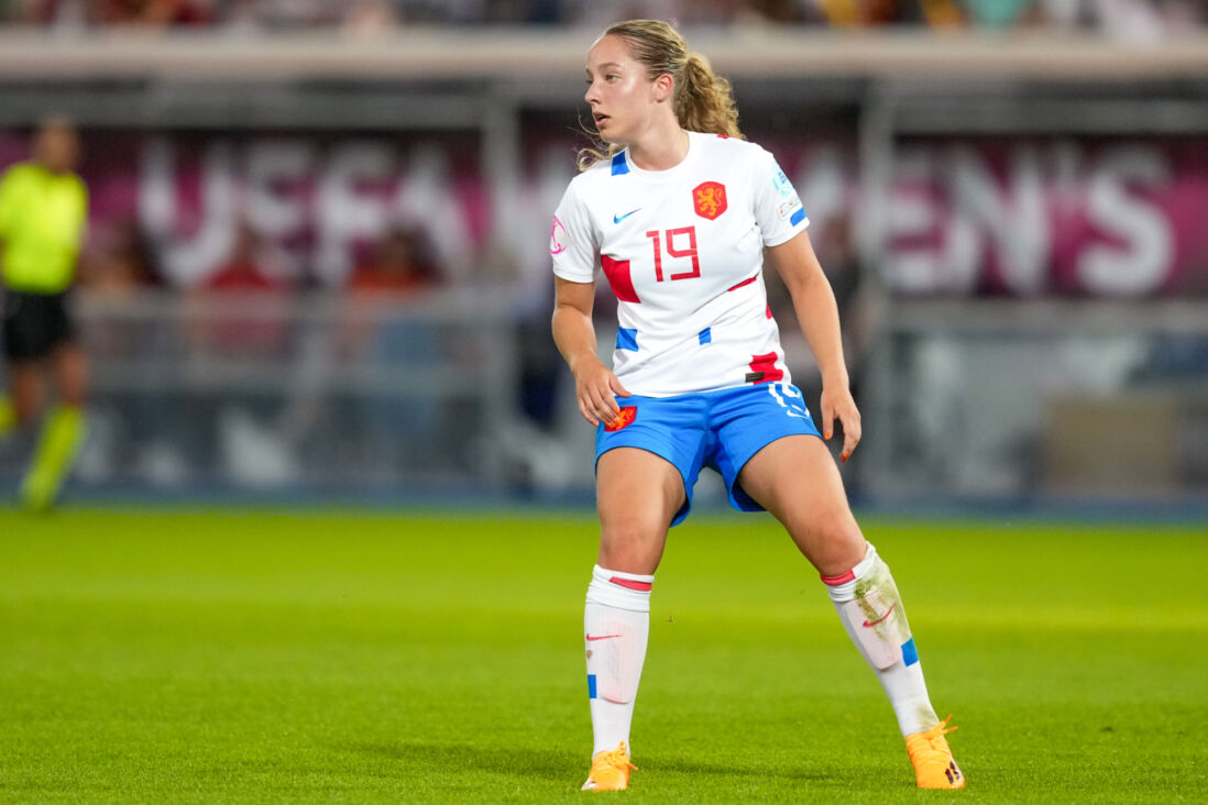 Ajax deelt contracten uit en hevelt talenten… | Vrouwenvoetbalnieuws