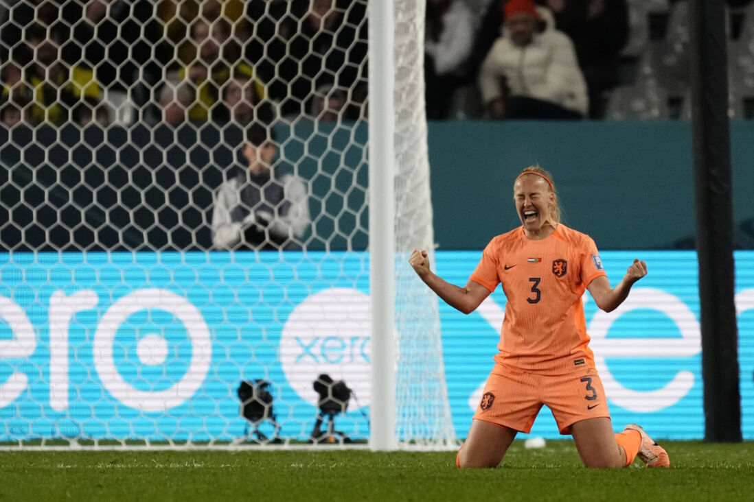 Stefanie van der Gragt valt in de prijzen na… | Vrouwenvoetbalnieuws