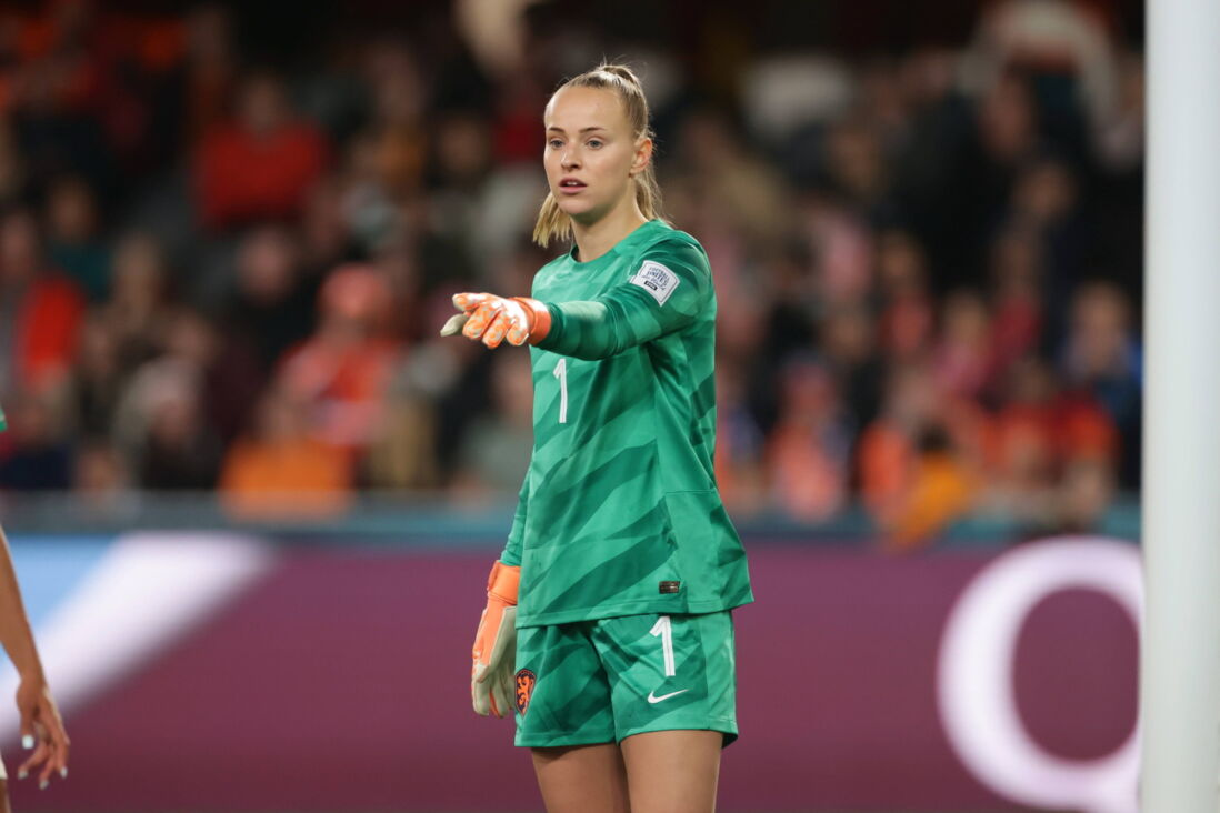 Opstelling OranjeLeeuwinnen bekend: Van Domselaar in… | Twentefans.nl