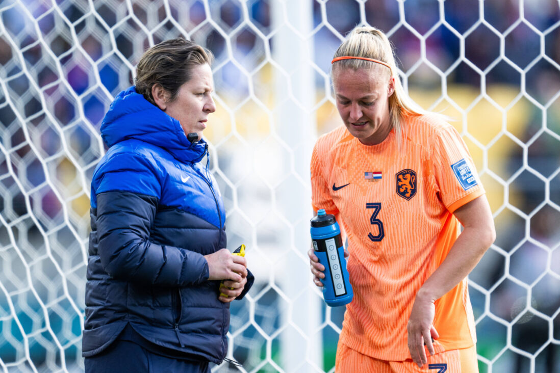 Van der Gragt raakt geblesseerd: "Daar maak ik… | Vrouwenvoetbalnieuws