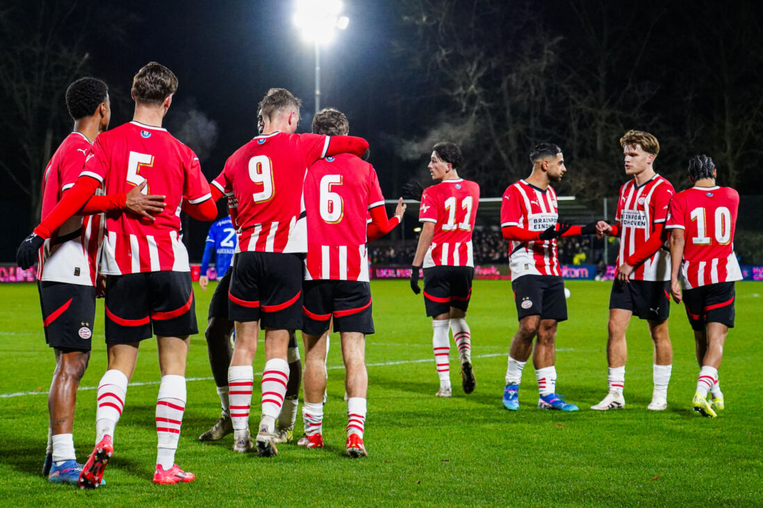 Jong PSV boekt overwinning in wedstrijd met tien (!)… | PSVFans