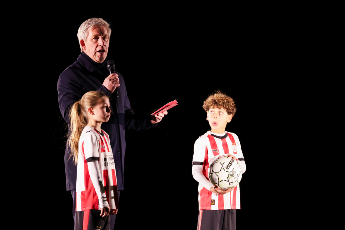 PSV-speler bouwt mee aan nieuw stadion: "Soort… | PSVFans