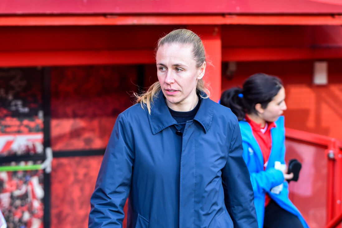 Anouk Bruil vertelt: "Als je van buitenaf… | Vrouwenvoetbalnieuws