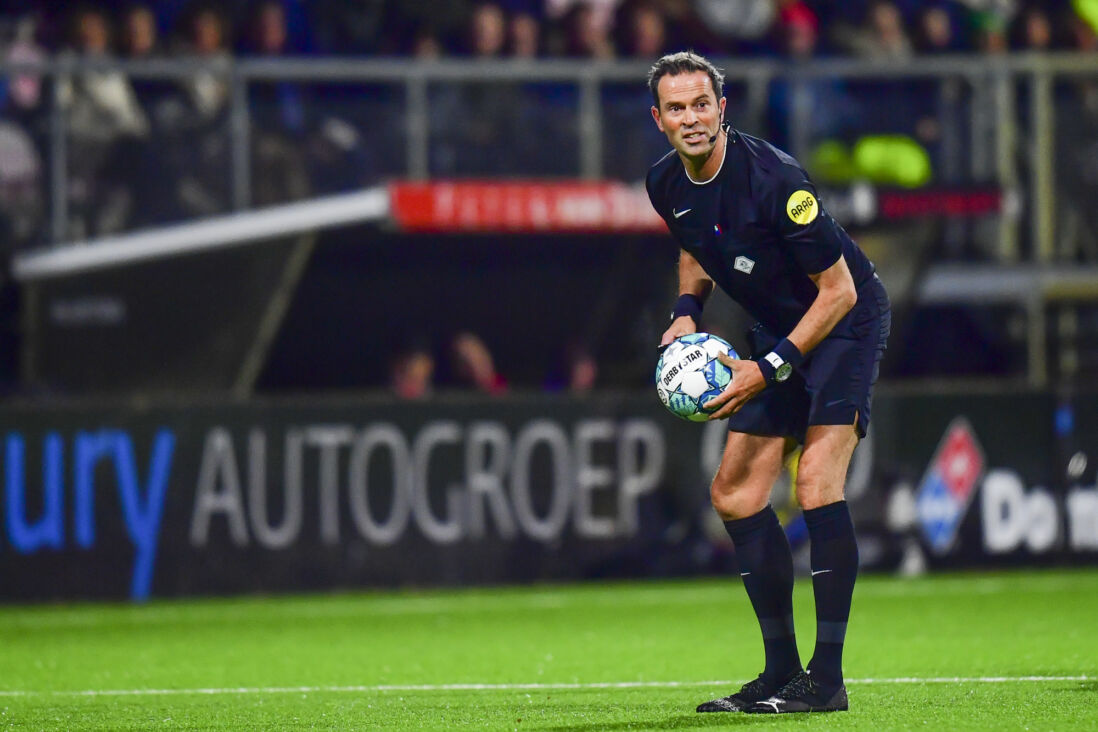 "Nijhuis moet zich afvragen of hij nog wel zo moet… | Voetbalnieuws