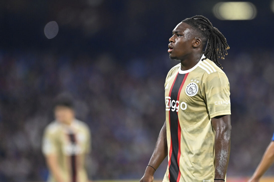 Calvin Bassey afgekraakt: "Dan heb je achter een paal… | Voetbalnieuws