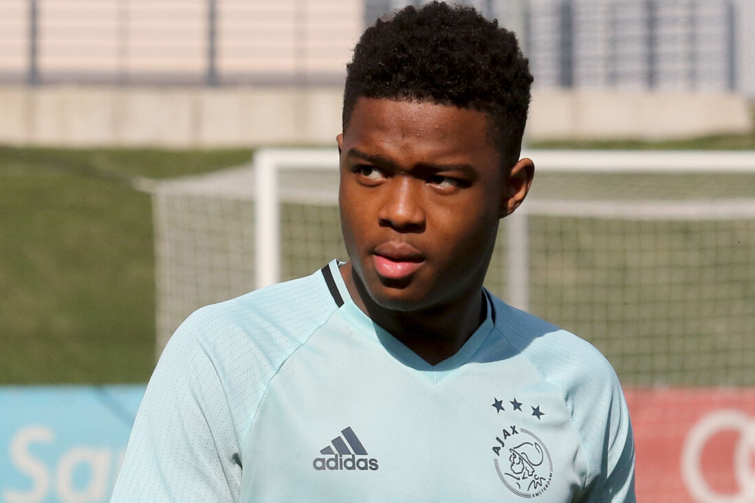 'Oud-Ajacied in opspraak geraakt en ontkent lachgasverslaving' | Ajax1