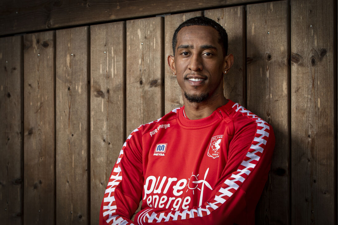 Brenet over 'krachtige' tattoo: "Eigenlijk mag je dat… | Twentefans.nl