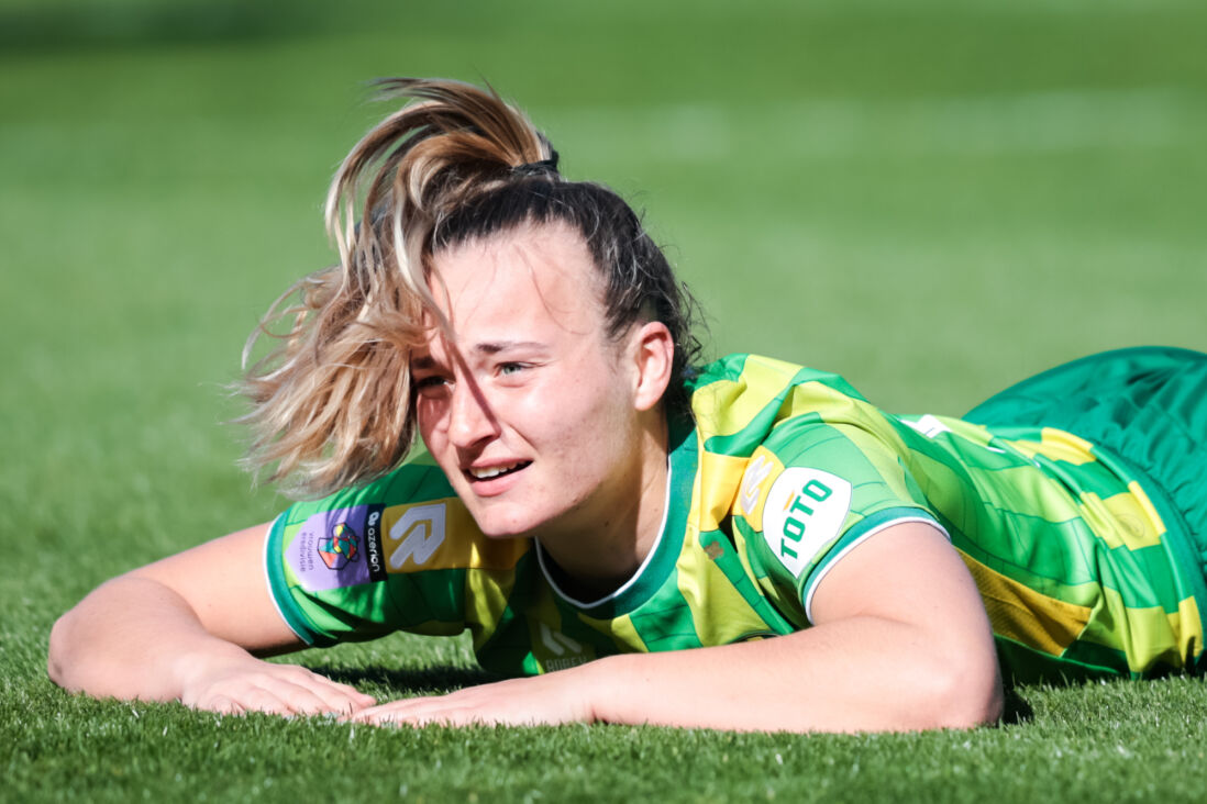 Loonen baalt: "Ik schiet 'm gewoon echt niet… | Vrouwenvoetbalnieuws