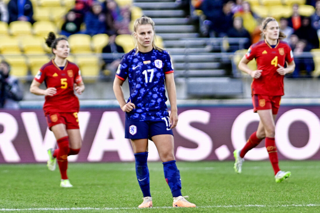 FOTO'S | OranjeLeeuwinnen treuren na… | Vrouwenvoetbalnieuws