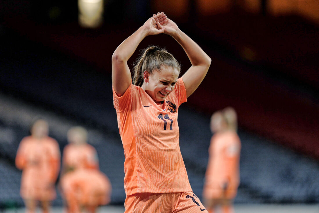 BREAKING | Lieke Martens raakt geblesseerd en… | Vrouwenvoetbalnieuws