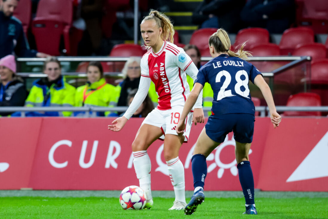 Hoekstra: "Idee dat er bijna 34.000 mensen op… | Vrouwenvoetbalnieuws