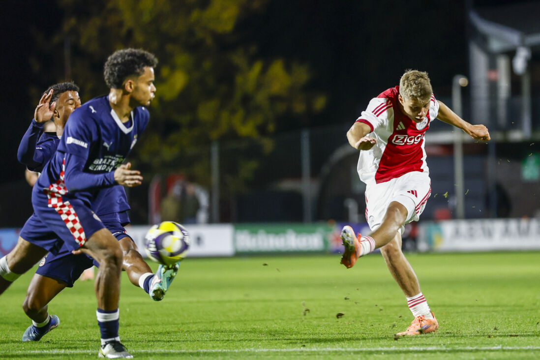 Jong PSV geeft voorsprong uit handen tegen Jong Ajax in… | PSVFans