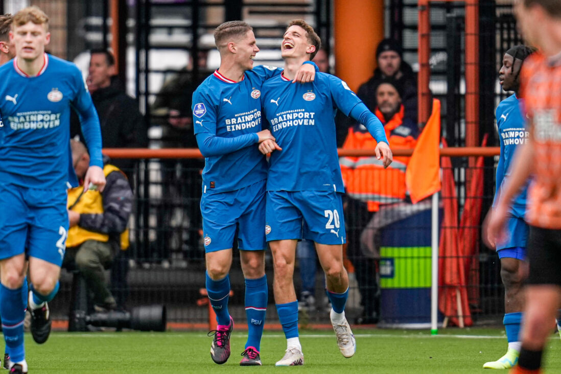 Veerman dolt met Til: "Dat doet 'ie namelijk ook niet al te… | PSVFans