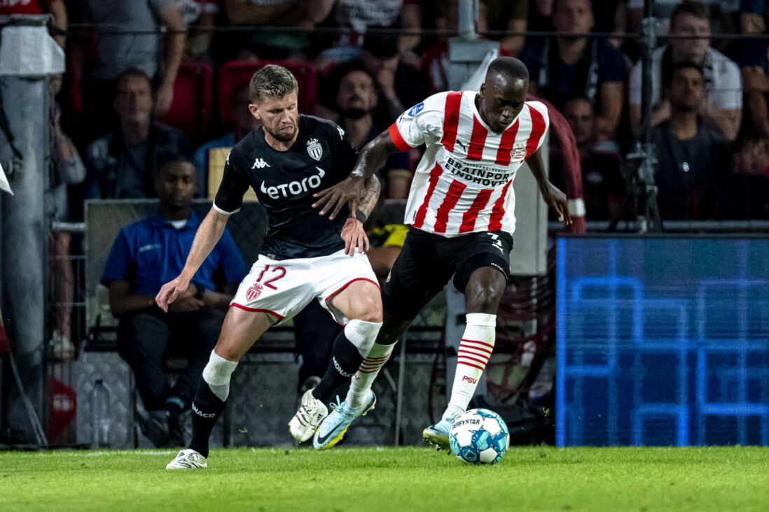 Teze lachend: "Kapot, alleen in het koppie doet het geen… | PSVFans