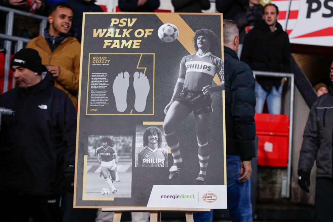 VIDEO | PSV zet voormalig sterspeler Ruud Gullit in het… | PSVFans