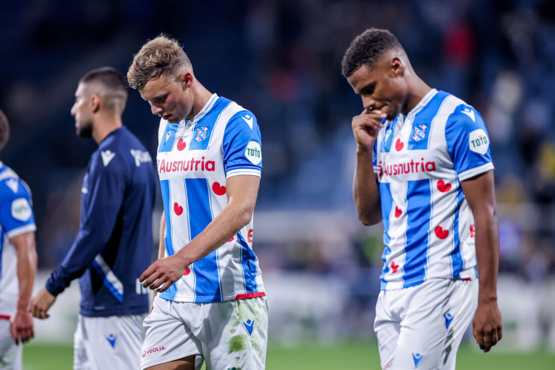 Van Hooijdonk hoorde cynisch applaus: "Beetje apart… | Voetbalnieuws