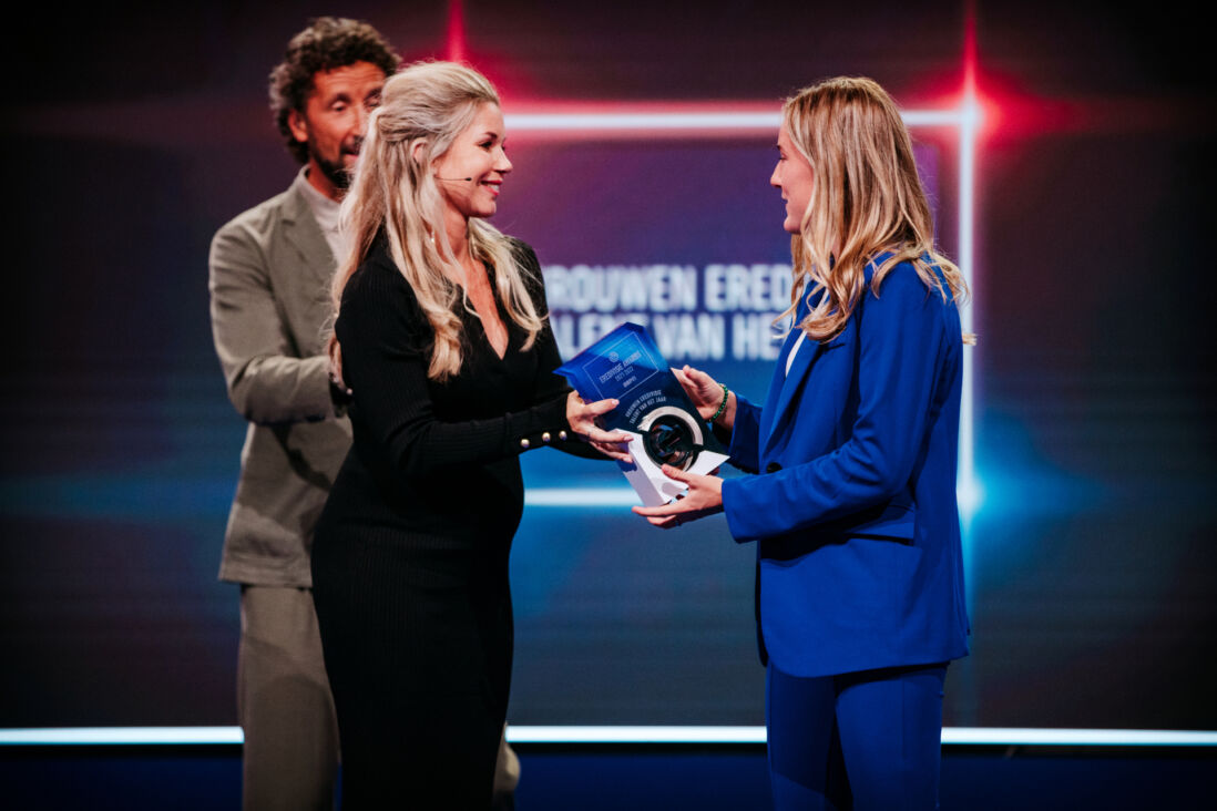 Kaptein: "Daar sta je dan met Anouk Hoogendijk, dat… | Twentefans.nl