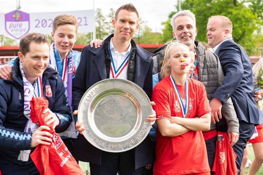 Van Es: ''Natuurlijk waren Ajax en PSV de… | Vrouwenvoetbalnieuws