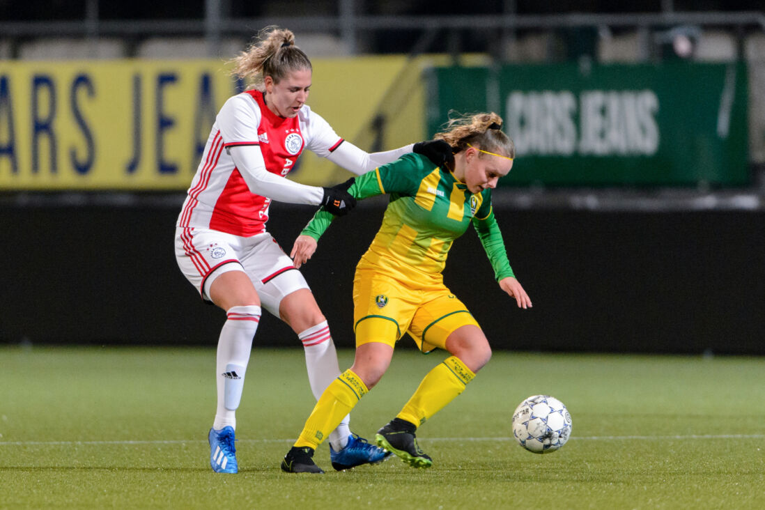 Kelly Zeeman geëmotioneerd: "Ik vind het bizar… | Vrouwenvoetbalnieuws