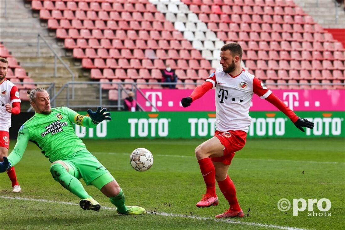 "Waar Ajax defensief aan het wankelen is, oogt PSV… | AjaxFanatics