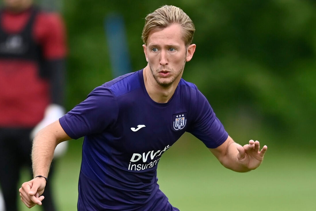 Vlap over miljoenentransfer: "Ze zei uit het niets:… | Twentefans.nl