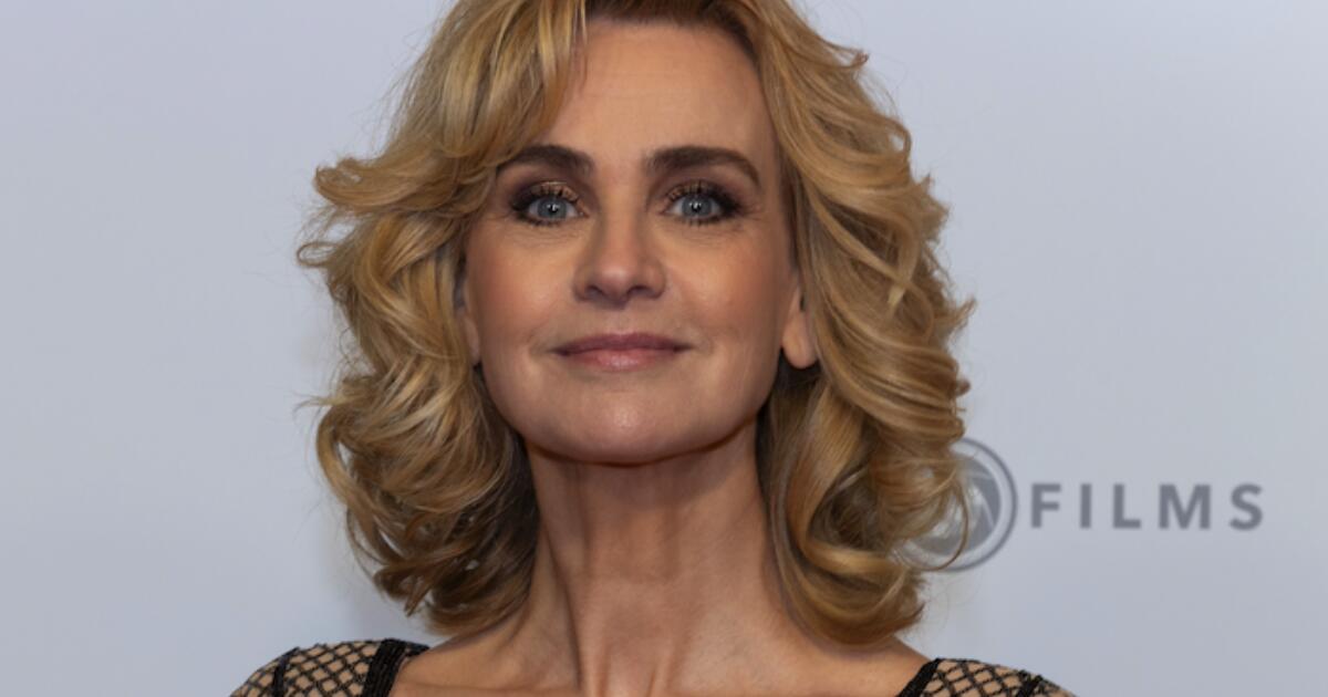 Daphne Deckers (55) laat memmen er bijna uitkletteren… | KantinePraat