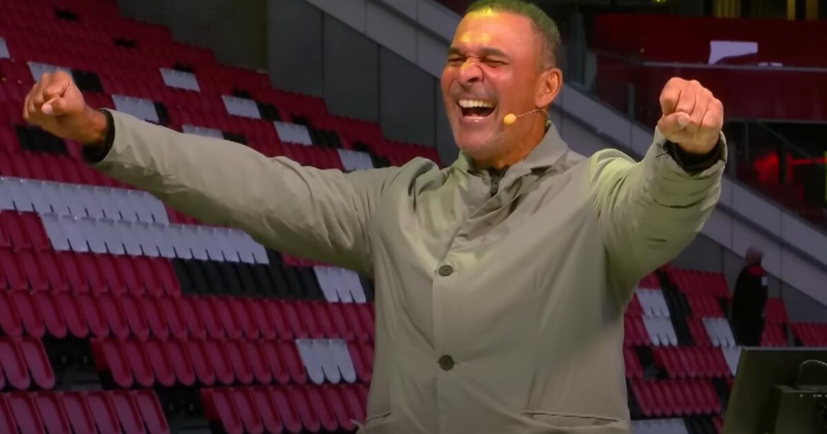 VIDEO | Gullit lacht in Philips Stadion: "Ze zijn doodziek… | PSVFans