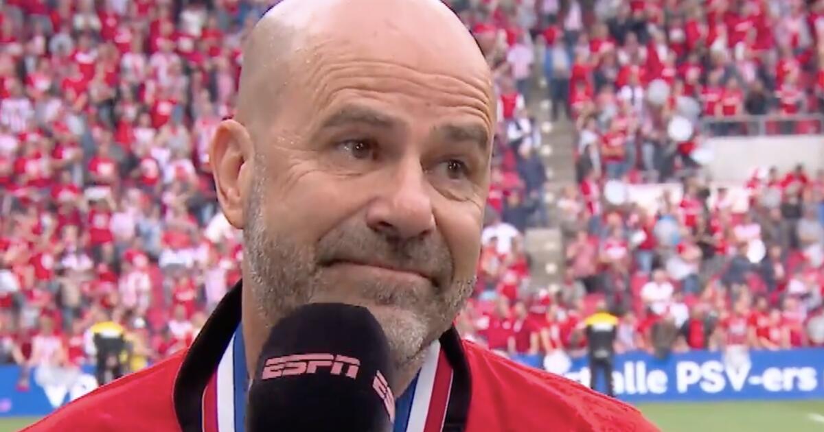 Peter Bosz barst in huilen uit na titel: "Die hoort hierbij… | PSVFans