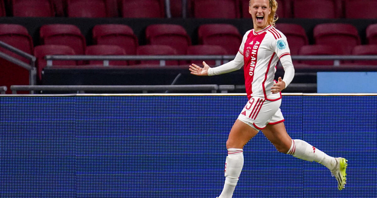 VIDEO | Hoekstra schrijft geschiedenis met… | Vrouwenvoetbalnieuws