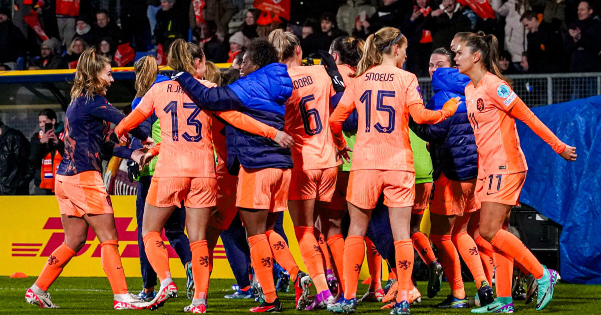 FOTO'S | OranjeLeeuwinnen reageren na… | Vrouwenvoetbalnieuws