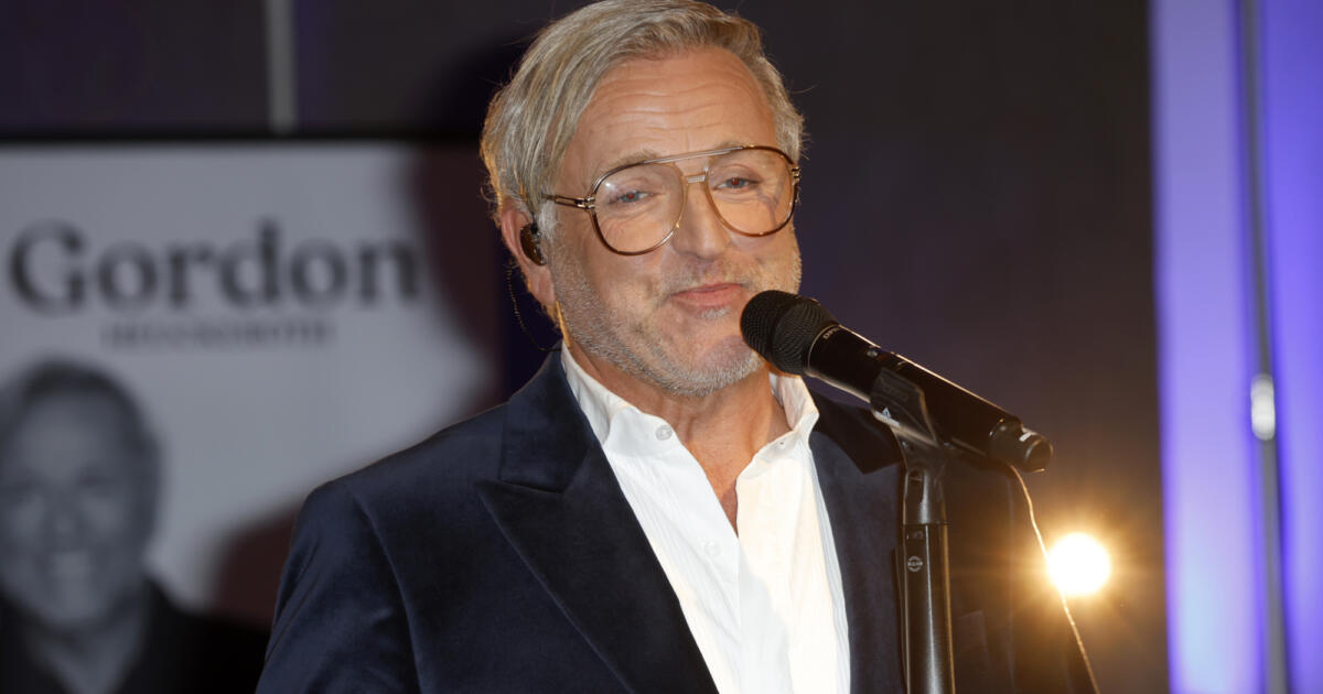 'Maandelijkse geldstroom van Farioli naar zanger… | Voetbalnieuws