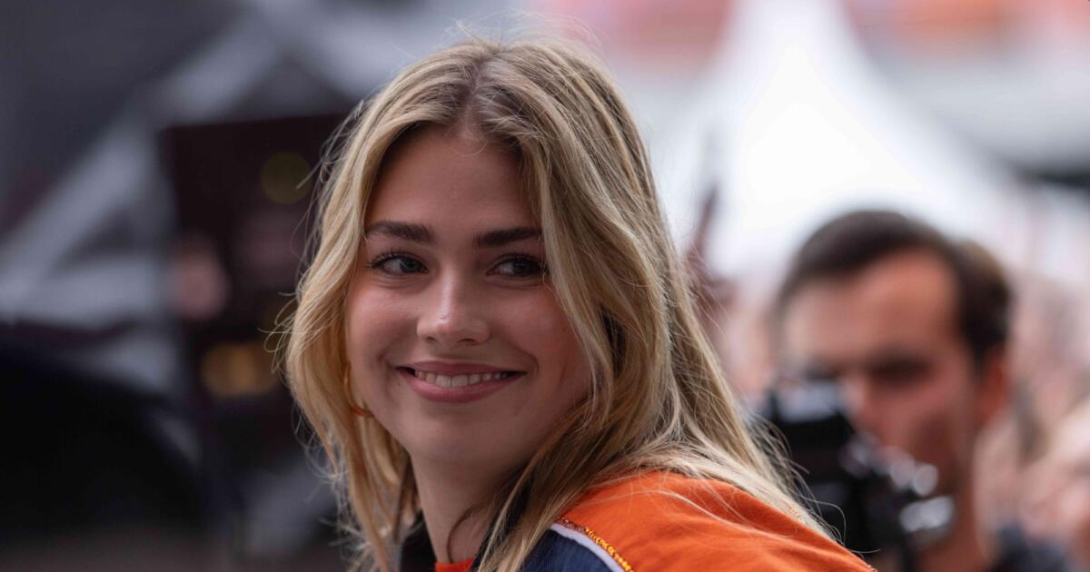 Roxy Dekker is dé hit bij feestende spelers van FC… | Twentefans.nl