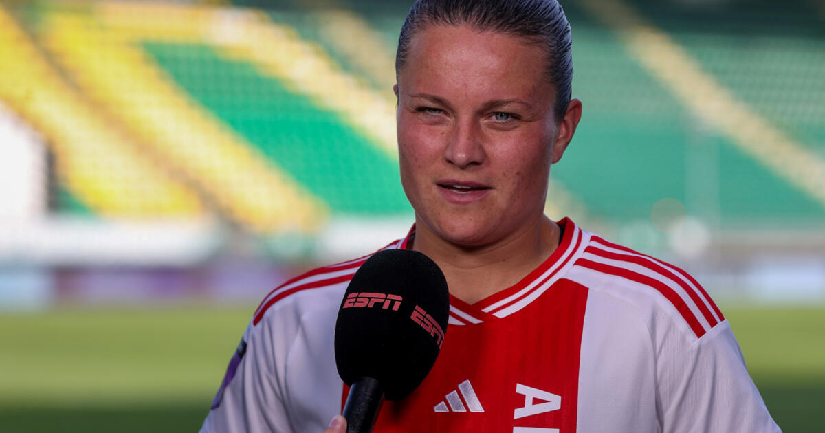 Sherida Spitse ziet ADO-spandoek: "Als zij daar blij… | Voetbalnieuws