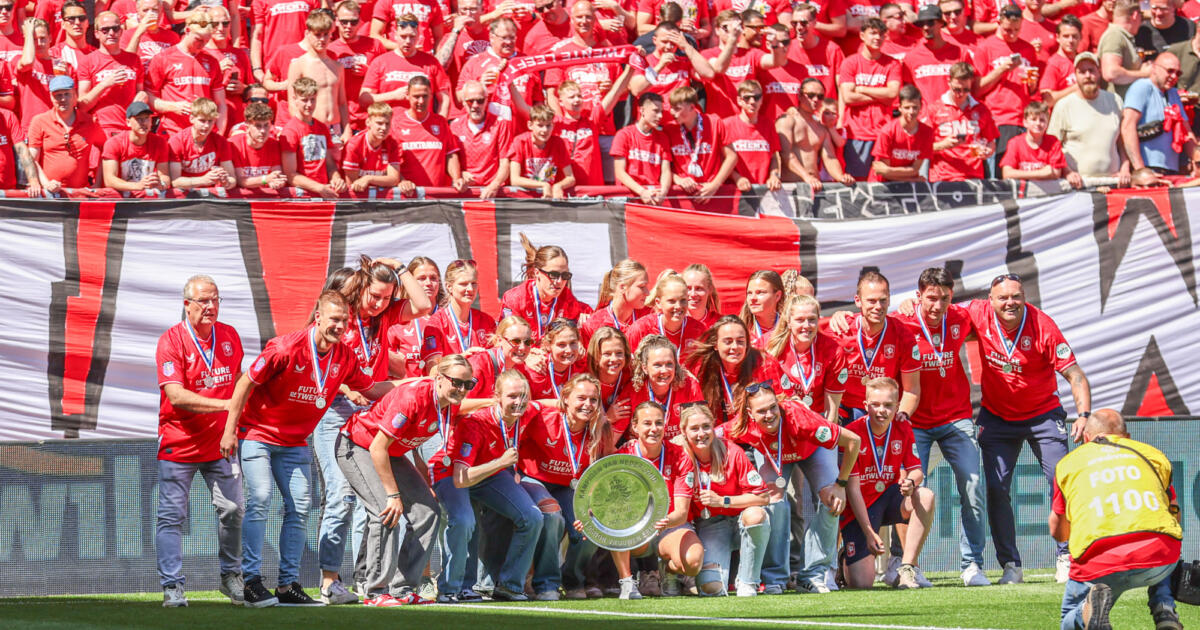 FOTO'S & VIDEO'S | FC Twente gehuldigd op… | Vrouwenvoetbalnieuws
