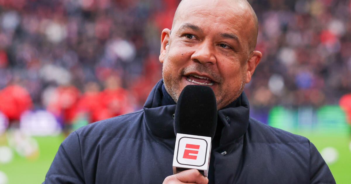 FC Twente ontsnapt aan rode kaart: "Het is constant… | Twentefans.nl