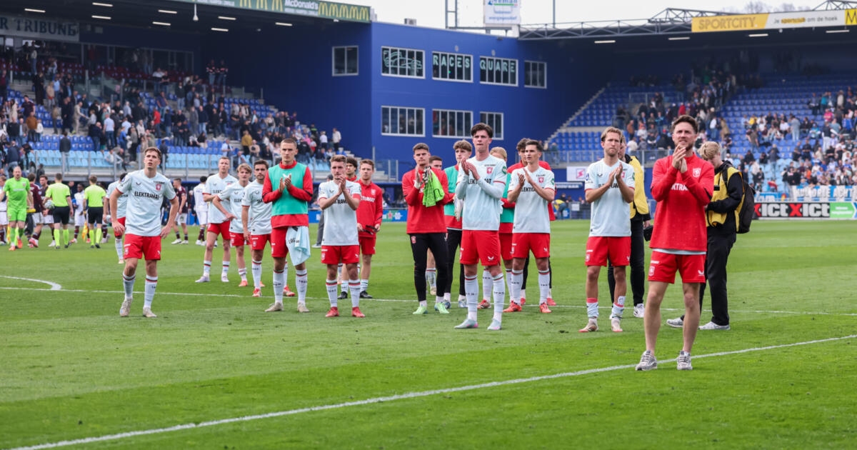 FC Twente begint het nieuwe Eredivisie-seizoen met… | Twentefans.nl