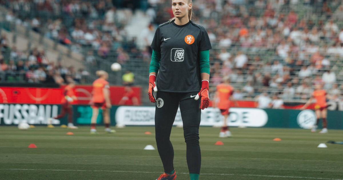 Van Eijk vertelt over inspirerende jeugd: "Dat… | Vrouwenvoetbalnieuws