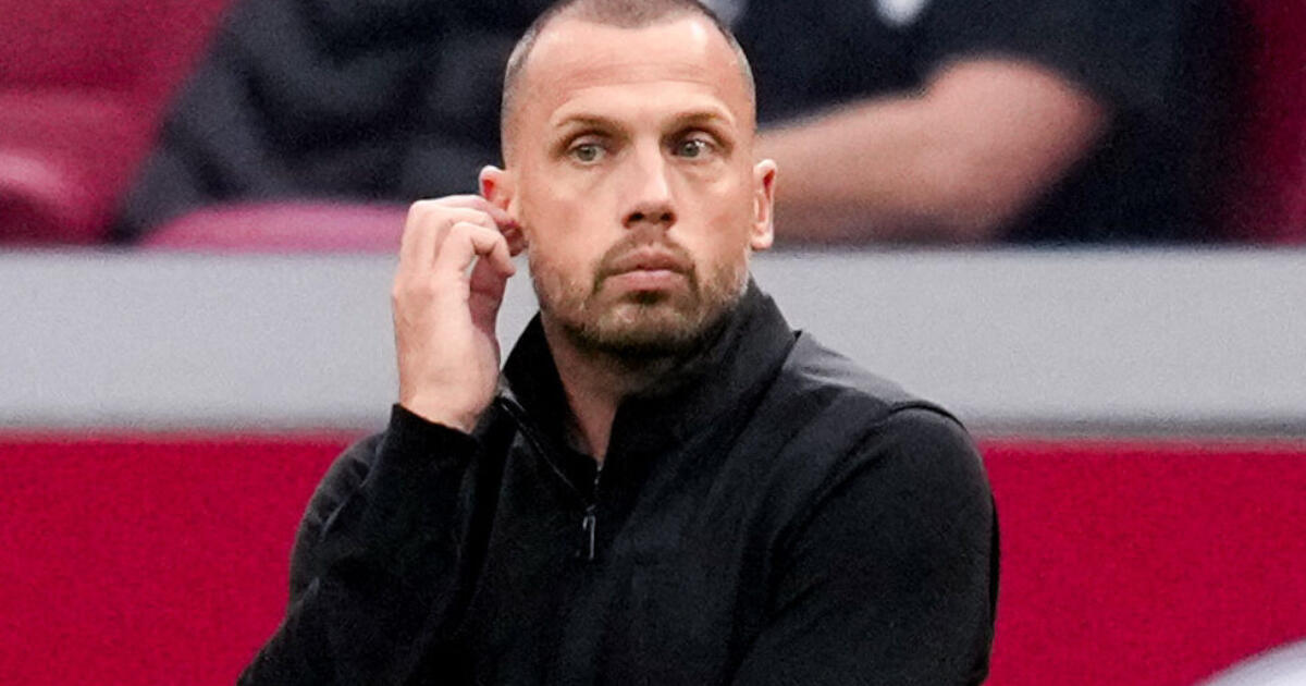 John Heitinga blij met aanwinst: "Een hele goede versterking" | Ajax1
