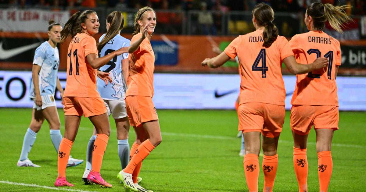 OranjeLeeuwinnen de 'dupe' van Dijkshoorn:… | Vrouwenvoetbalnieuws