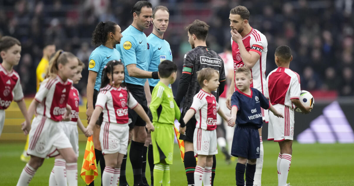 Word mascotte bij het oefenduel tussen Ajax en Sint Truidense… | Ajax1
