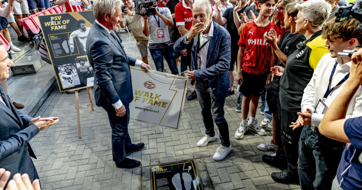 Eric Gerets geëerd bij PSV: "Beseffen nu wat opa betekend… | PSVFans