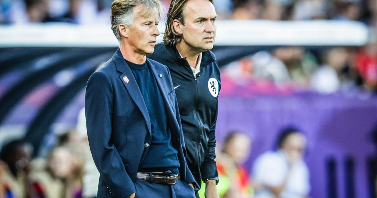 Smit wijst: "Dan heb ik poppenkast, dan… | Vrouwenvoetbalnieuws