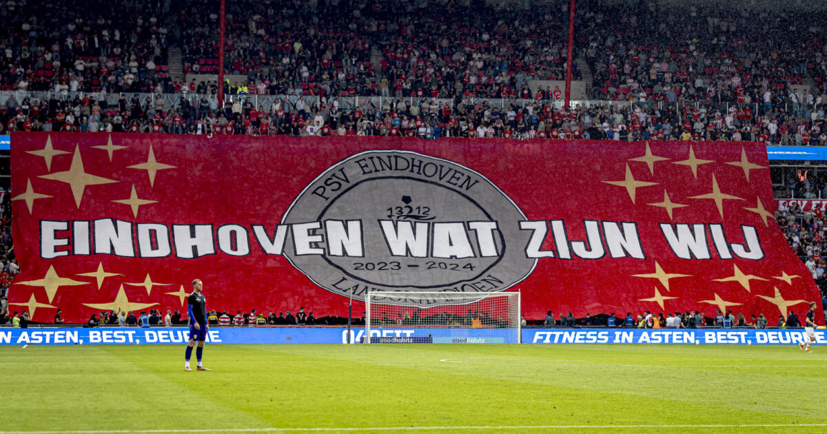 FOTO'S | De sfeeracties tijdens de wedstrijd PSV-RKC in… | PSVFans